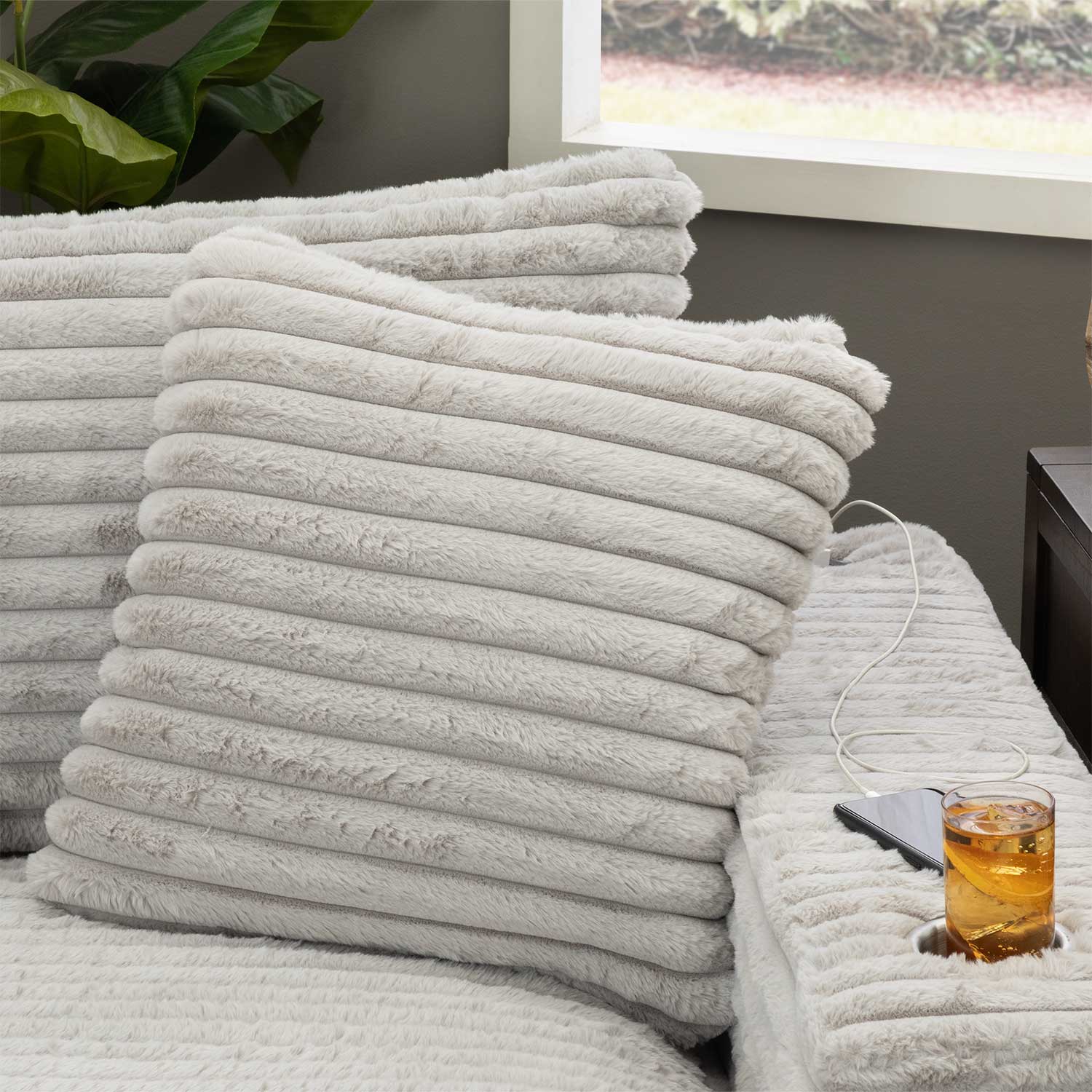 Nestle Gray Grande Chaise U-11390-10470-110 | Elements International ...